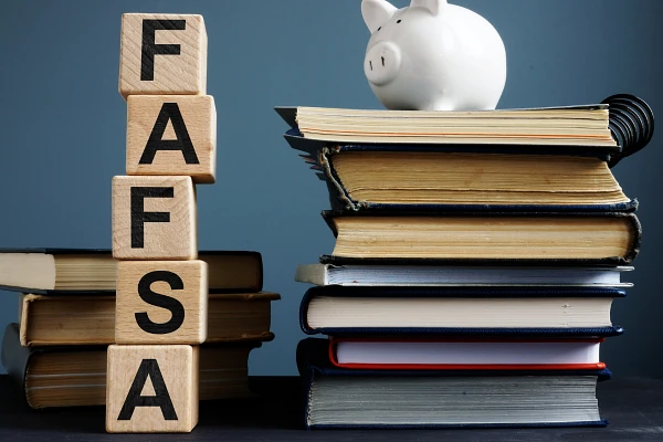 Ask an Expert: Should We Wait to Complete the FAFSA? | R Family Hub